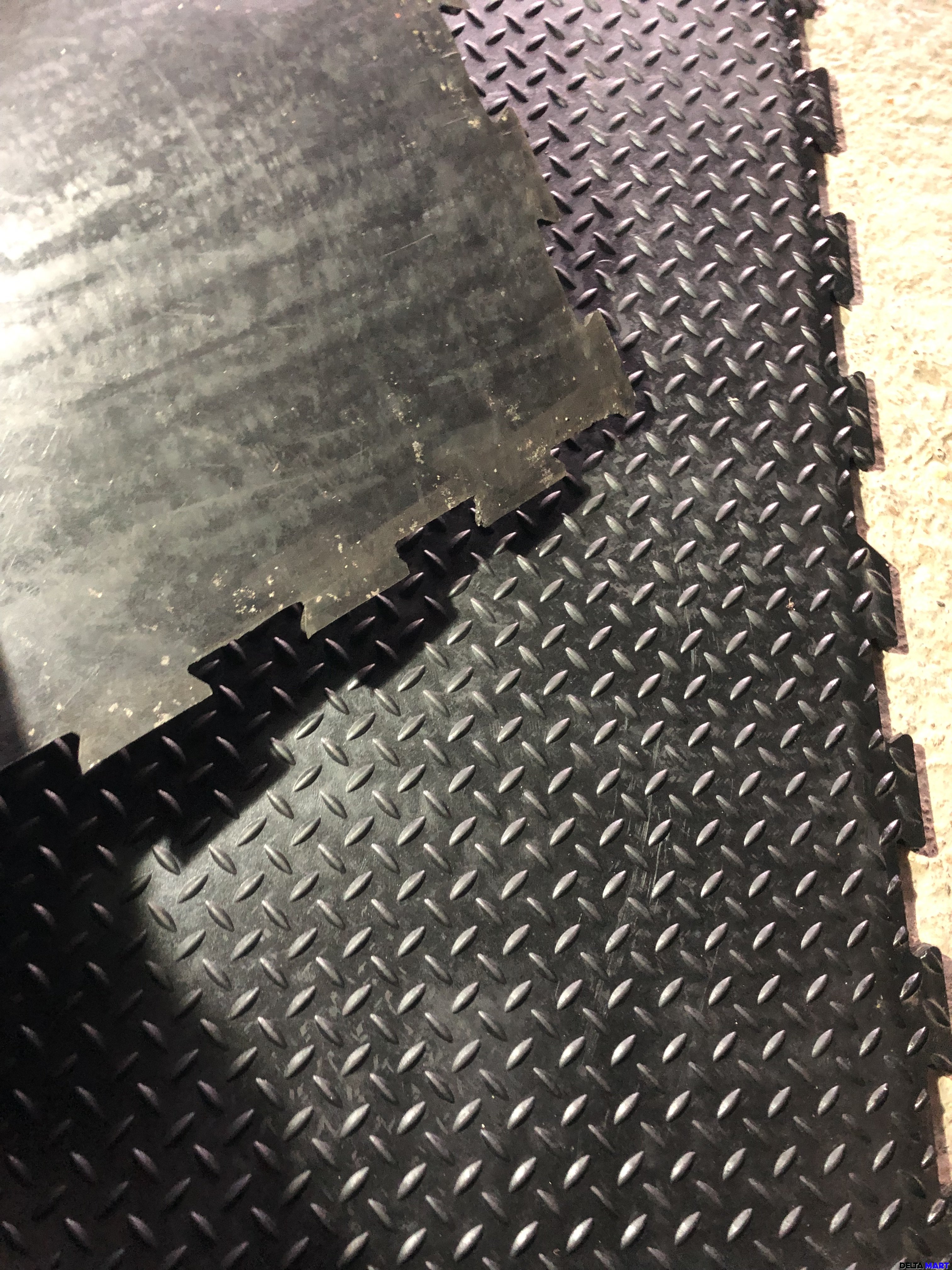 Interlocking Checker Plate design 1mx1mx12mm | Rubber Stable Mats UK ...